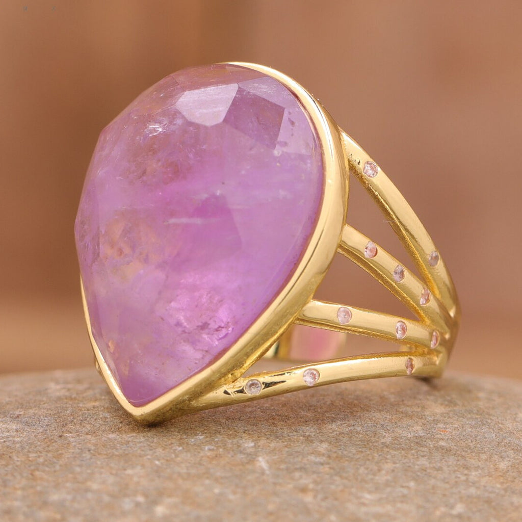 Resizable Teardrop Stone Ring